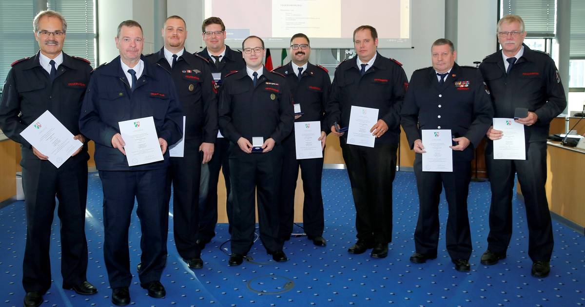 Nach Einsatz bei der Jahrhundert-Flut: Ehrenmedaillen für