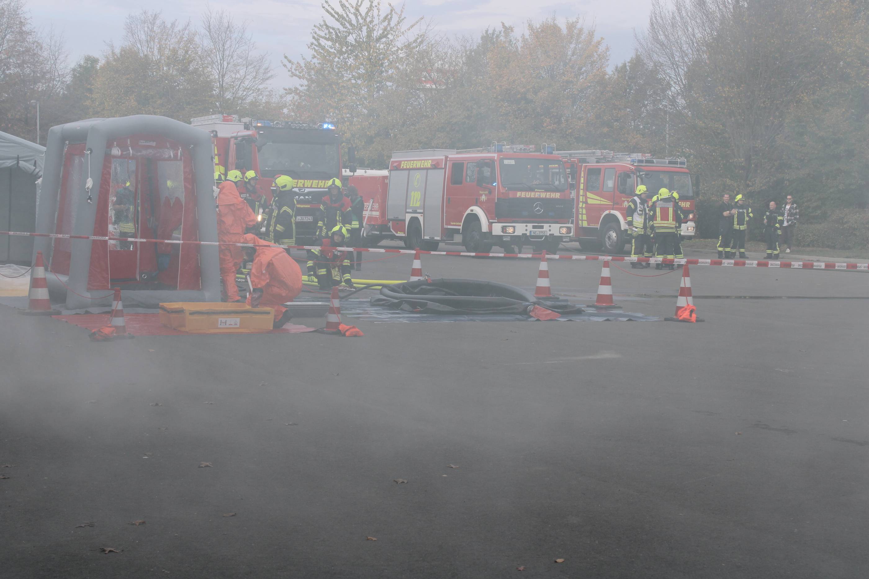 Erfolgreiceh Großübung der Feuerwehr Jüchen bei 3M