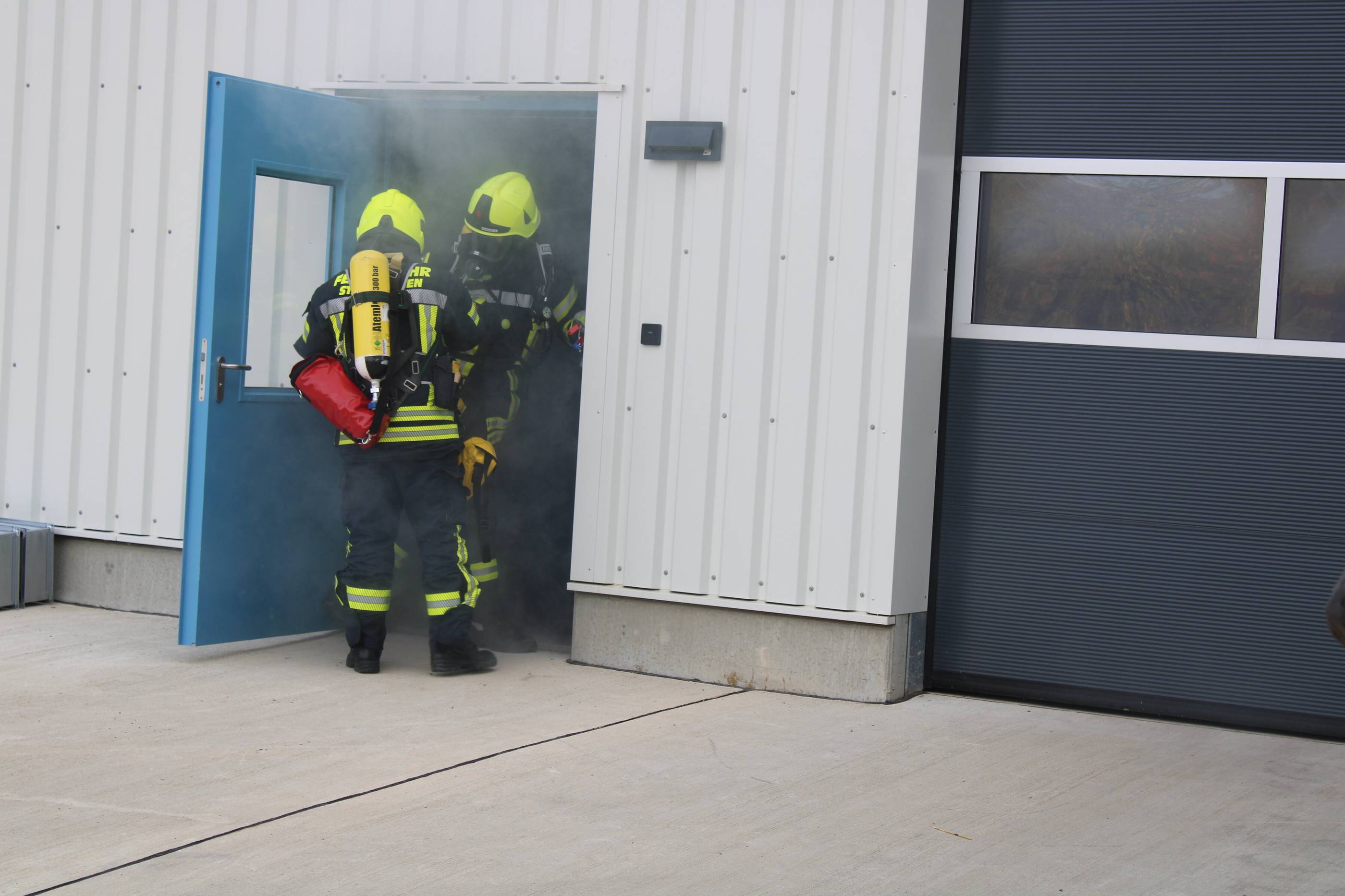 Erfolgreiceh Großübung der Feuerwehr Jüchen bei 3M
