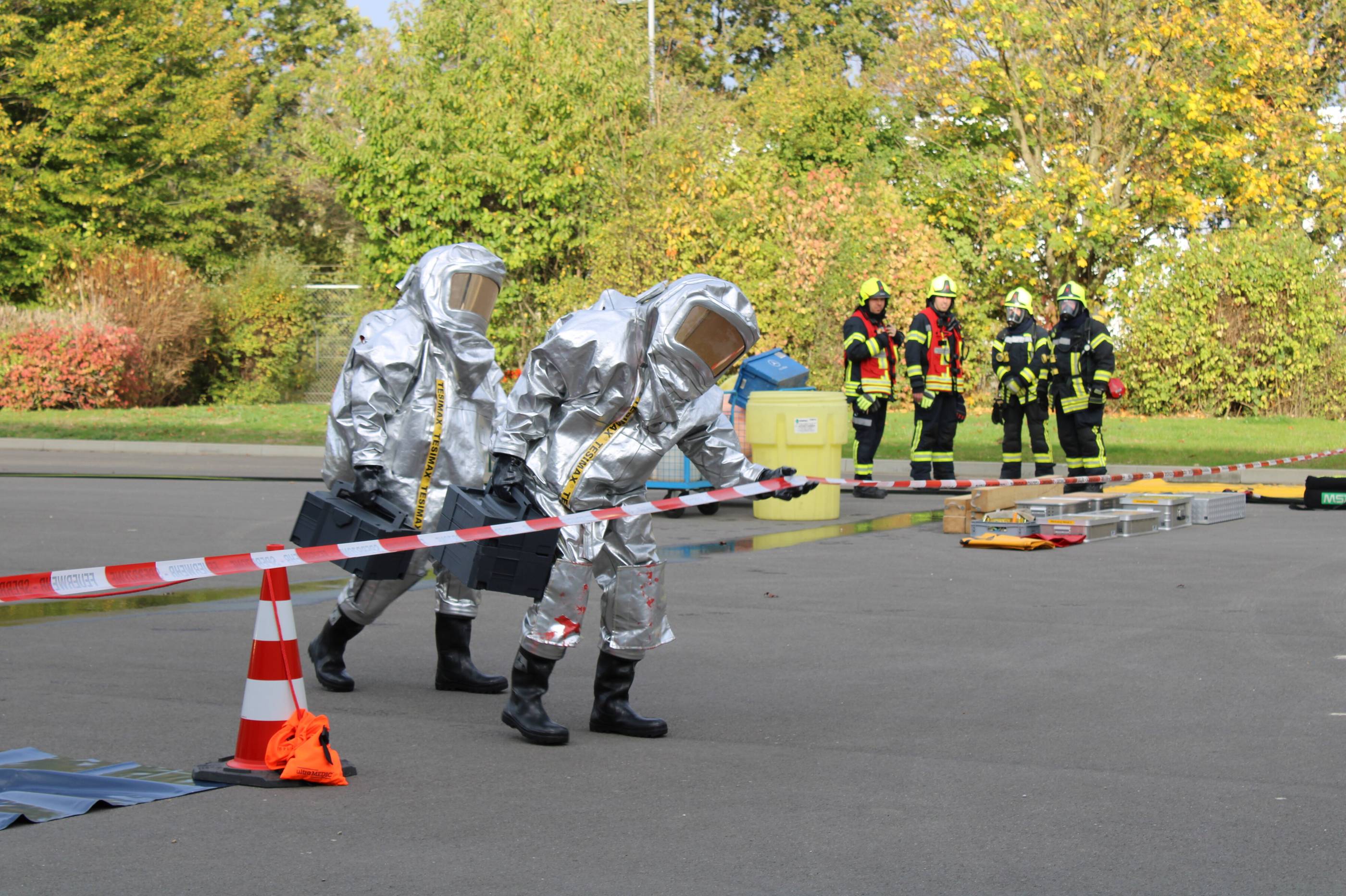 Erfolgreiceh Großübung der Feuerwehr Jüchen bei 3M