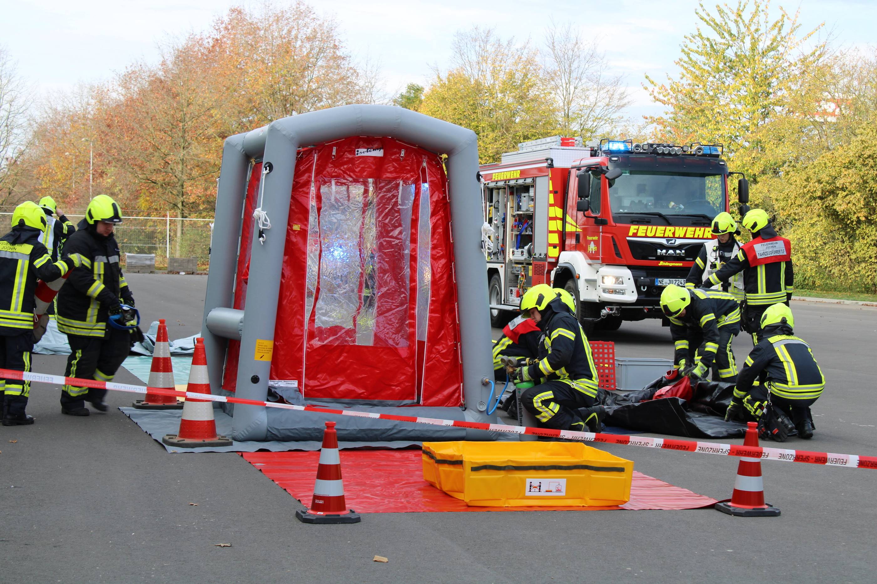 Erfolgreiceh Großübung der Feuerwehr Jüchen bei 3M