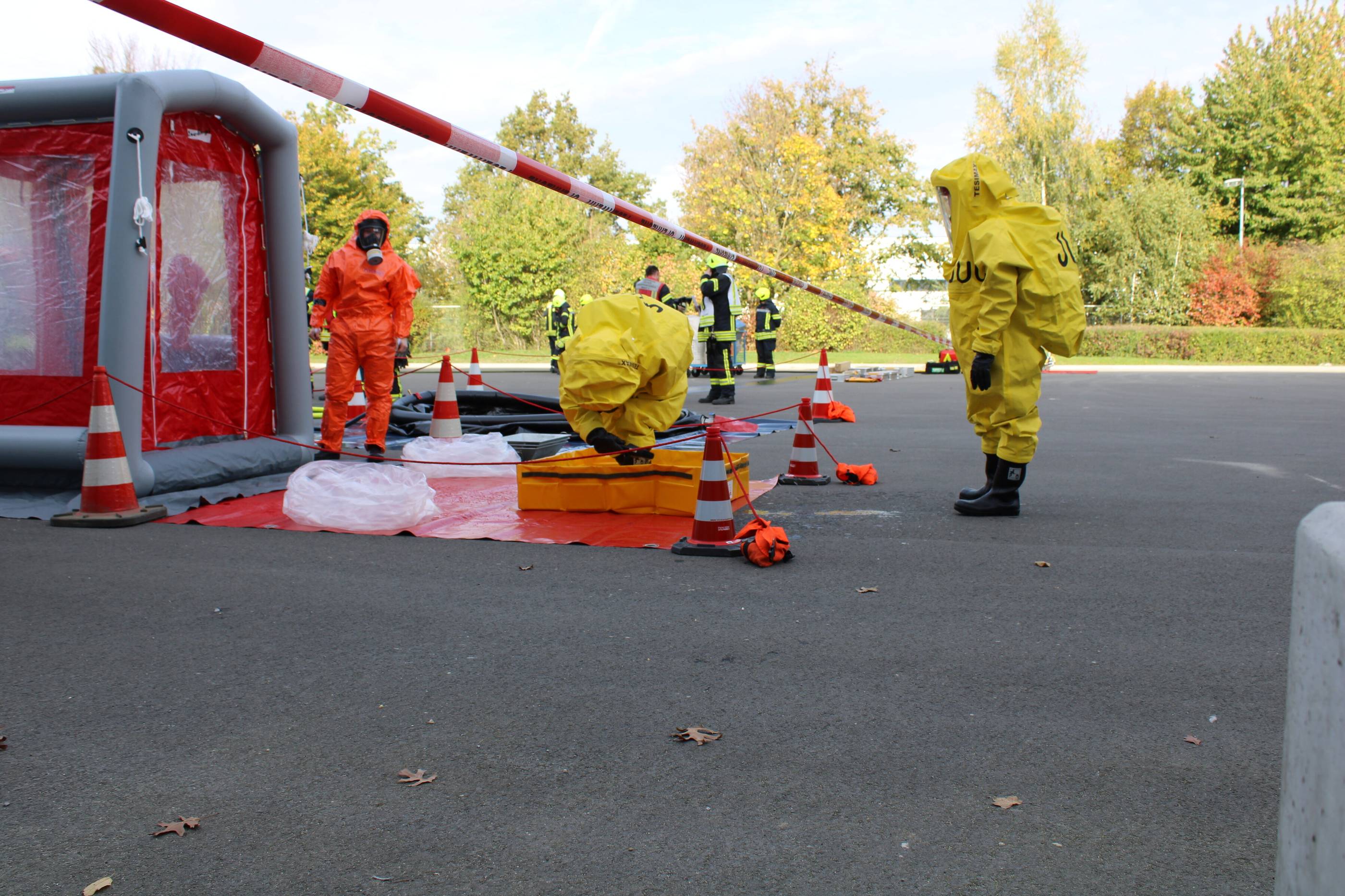 Erfolgreiceh Großübung der Feuerwehr Jüchen bei 3M