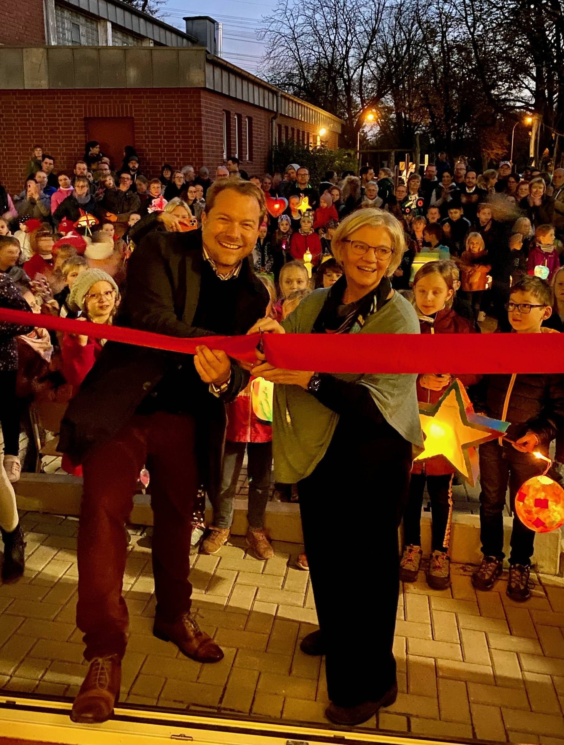 Eröffnung der „neuen“ Kastanienschule zu „St. Martin“