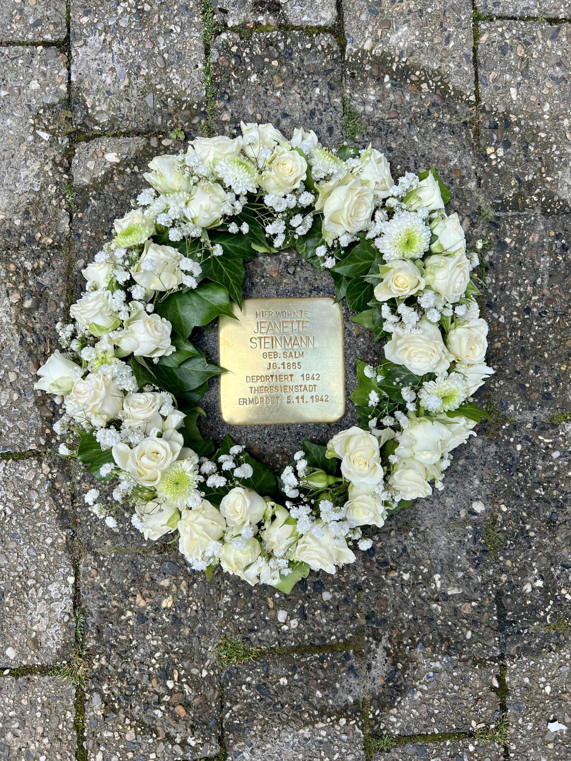 Stolpersteinverlegung in Alt-Kaster: Ein weiterer Stein gegen das Vergessen