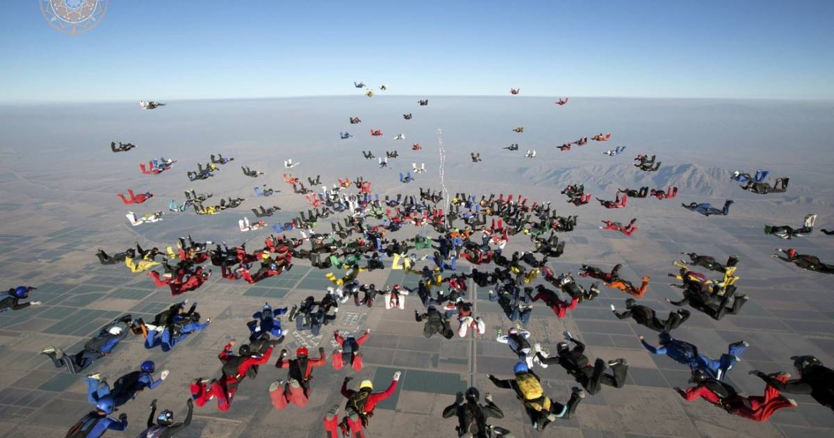 Patric Edel ist Teil eines Weltrekords:: Formation beim Sturz in die Tiefe